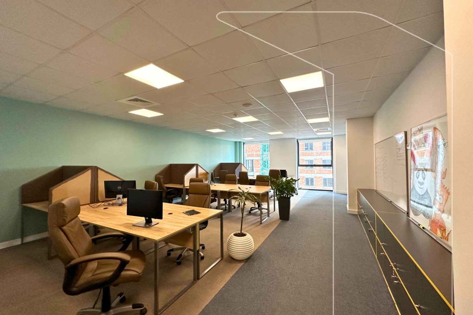 Zyrë 667m² me qira në Icon Tower – me inventar – Domino