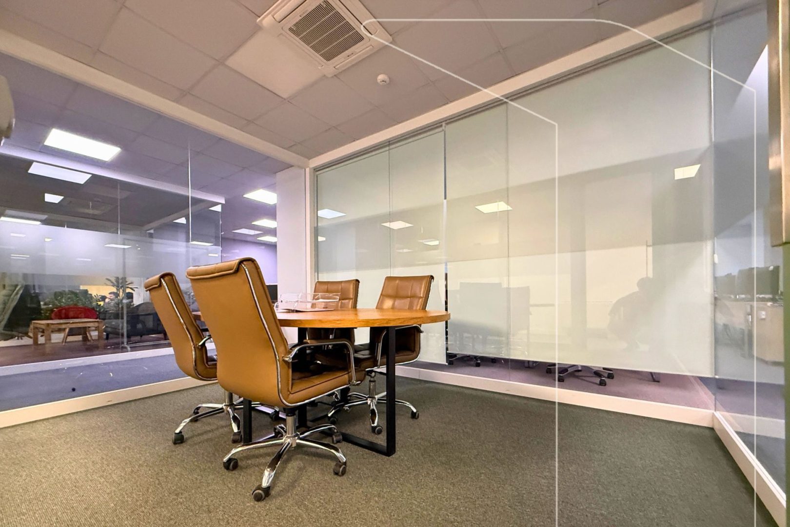 Zyrë 667m² me qira në Icon Tower – me inventar – Domino